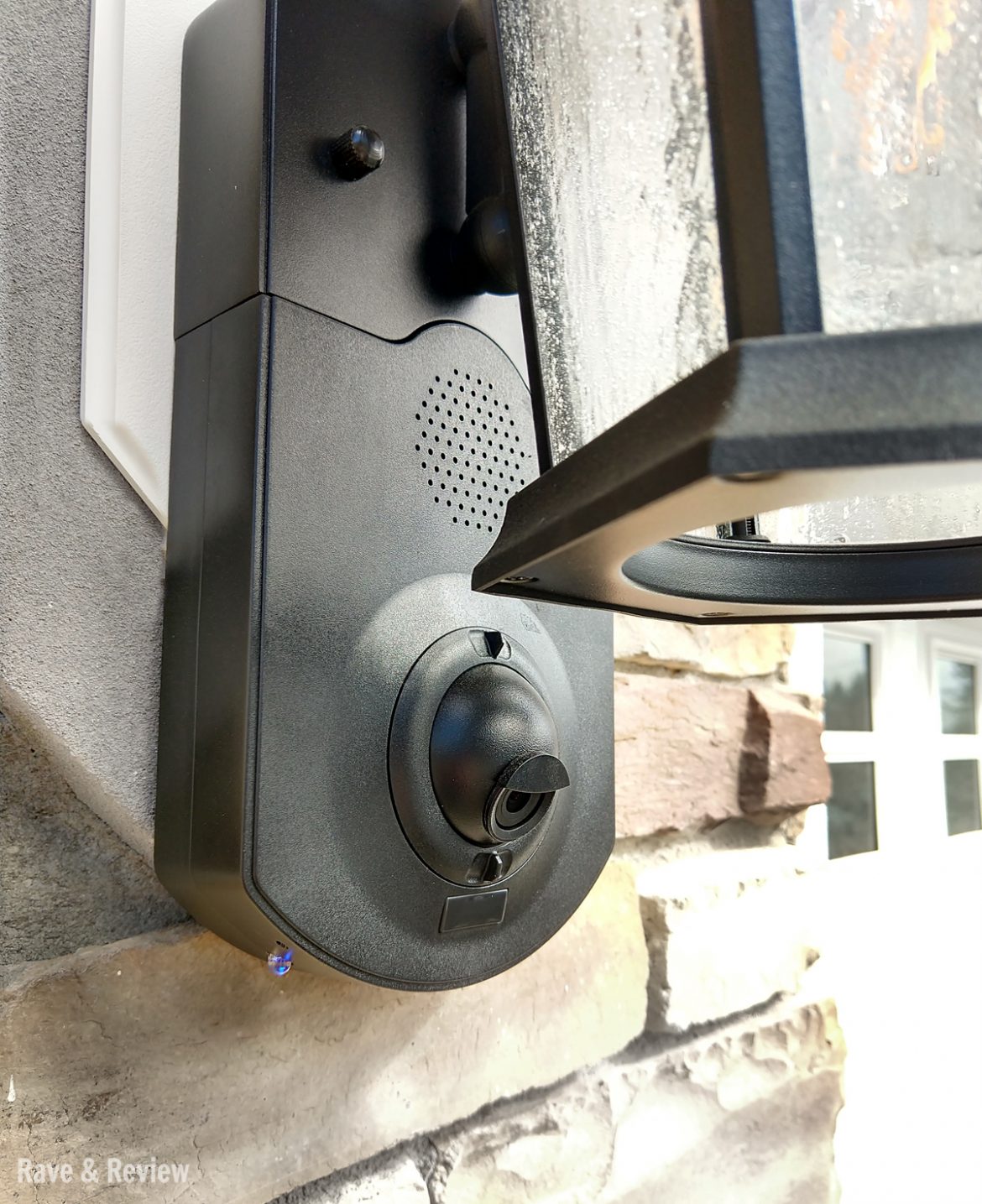 MAXIMUS Smart Security Light: all-in-one light and camera - Rave & Review